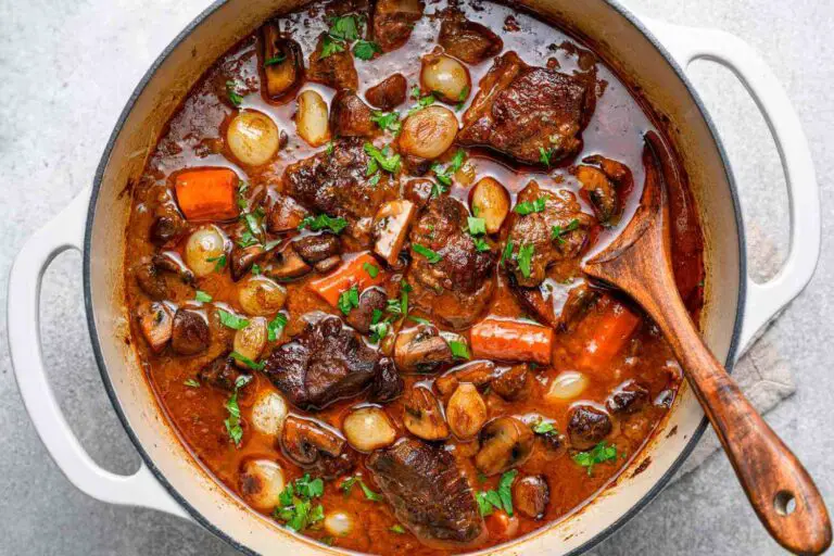 Easy Aussie Meat Pie Recipe: Authentic, Delicious, and Easy-to-Make ...